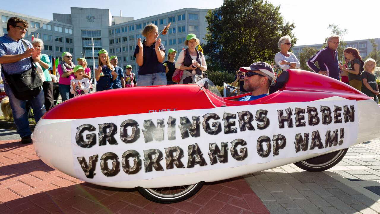 Actievoerders protesteren bij NAM tegen gaswinning Groningen | NU - Het ... Actievoerders protesteren bij NAM tegen gaswinning Groningen | NU - Het ...
