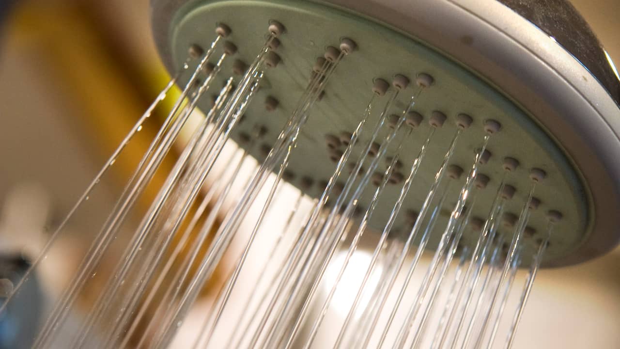 Slimme watermeter meet verbruik douchewater en wint studentenwedstrijd op Groningse Campus ...