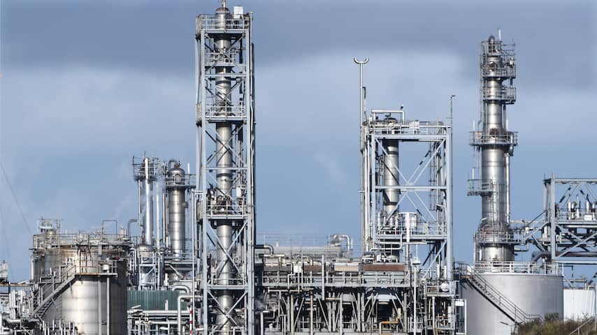 BP-raffinaderij in Rotterdamse haven onder verscherpt toezicht gesteld ...