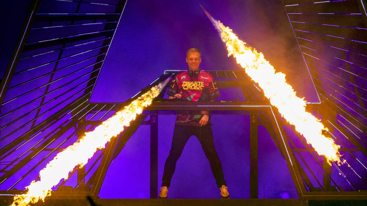 Armin van Buuren speelt vijf uur durende set tijdens A State of Trance 2025 | Muziek | NU.nl