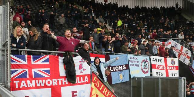 52 Engelse voetbalfans aangehouden voor wedstrijd AZ-Aston Villa in ...