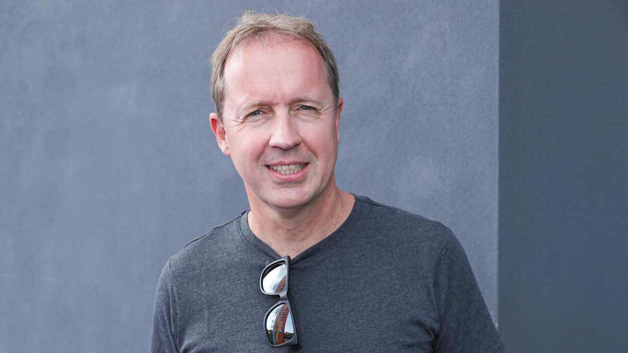 Edwin Evers geeft commentaar bij nieuwe versie Te land, ter zee en in ...