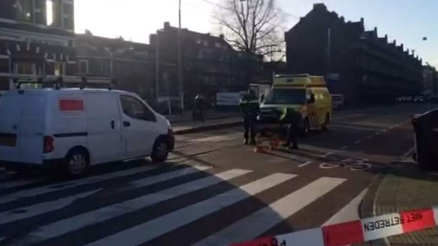 Vrouw aangereden op zebrapad Marnixplein | Amsterdam | NU.nl