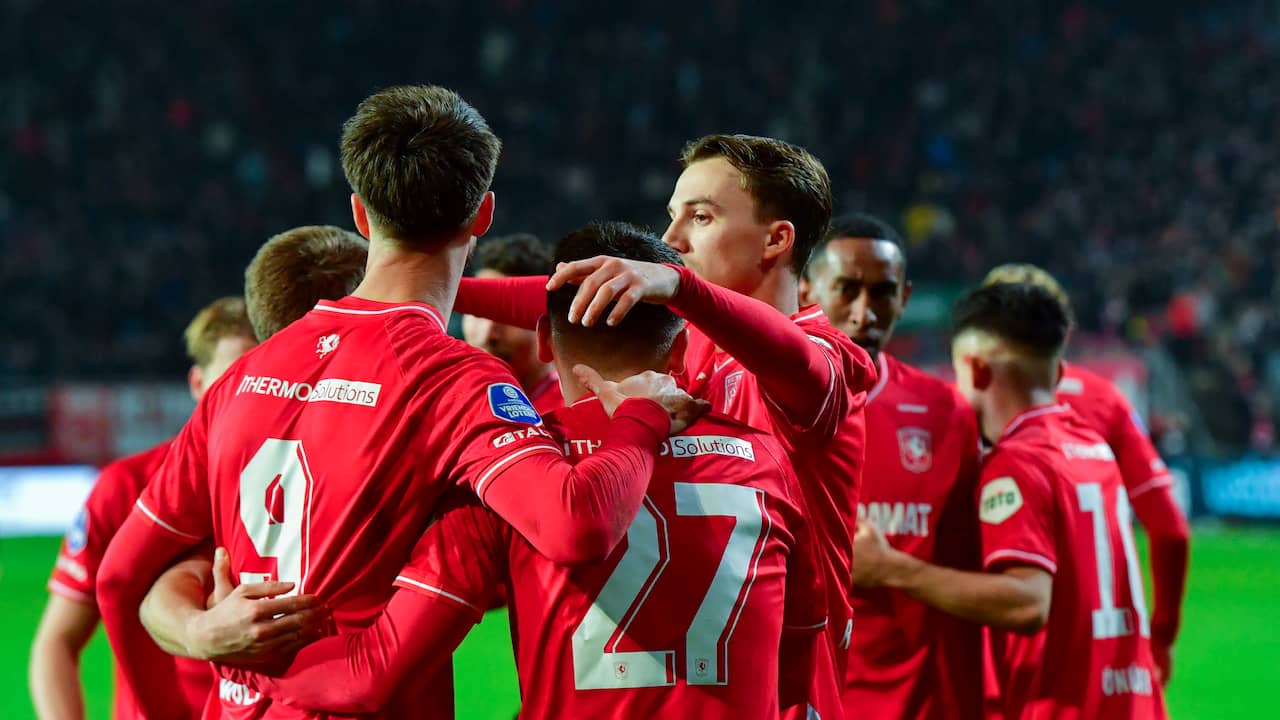FC Twente stijgt naar derde plek na zwaarbevochten zege op tiental ...