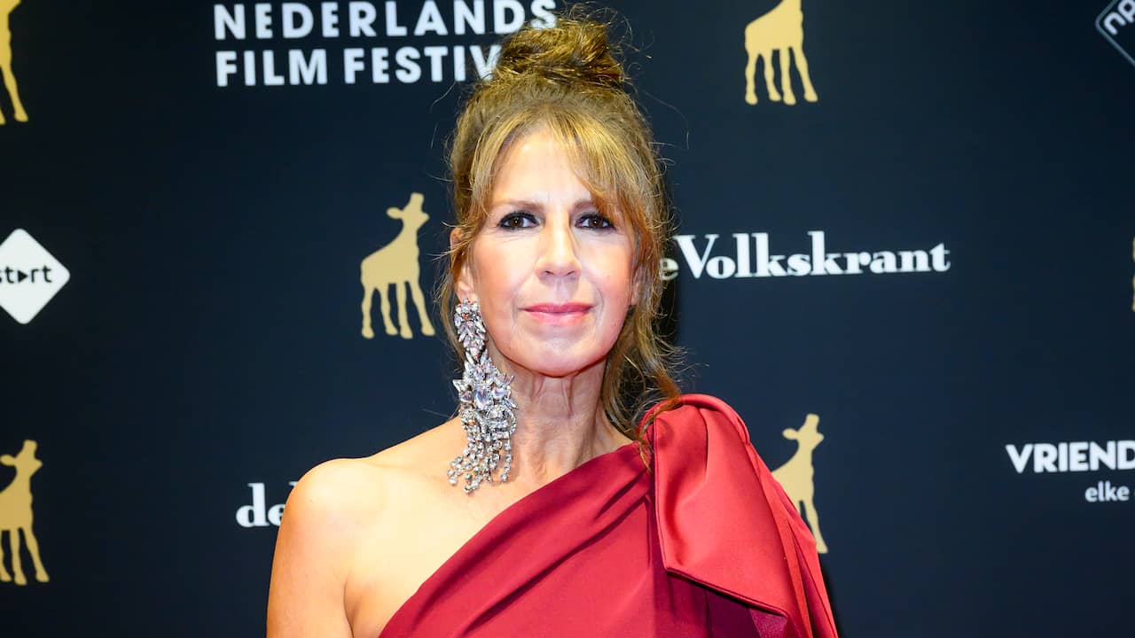 Isa Hoes vindt het niet erg om alleenstaand te zijn: 'Ben niet zielig ...