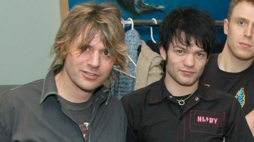 Oud-manager Sum 41 ontkent seksueel misbruik van leadzanger Deryck ...