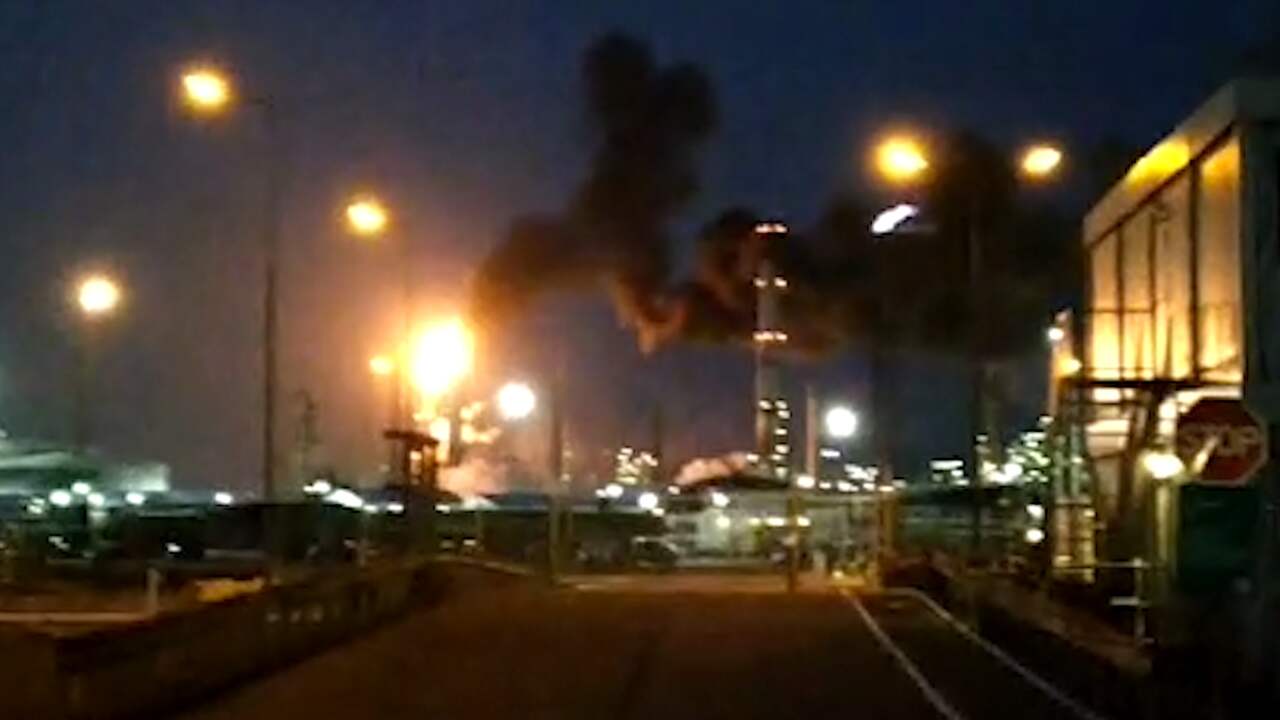 Grote brand bij raffinaderij in Botlek | Binnenland | NU.nl