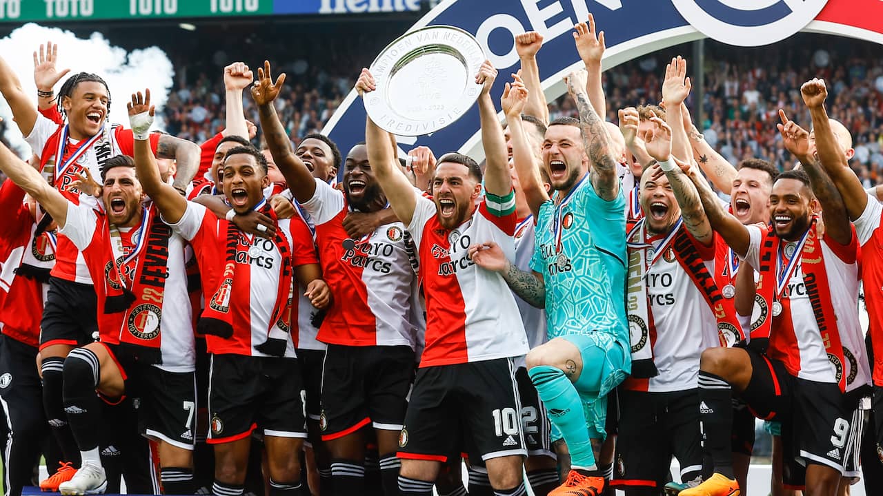 Oppermachtig Feyenoord kroont zich na zes jaar weer tot landskampioen ...