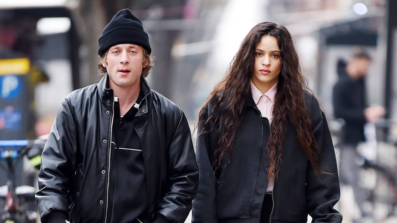 El Actor De El Oso Jeremy Allen White Y La Cantante Rosalía Son Vistos