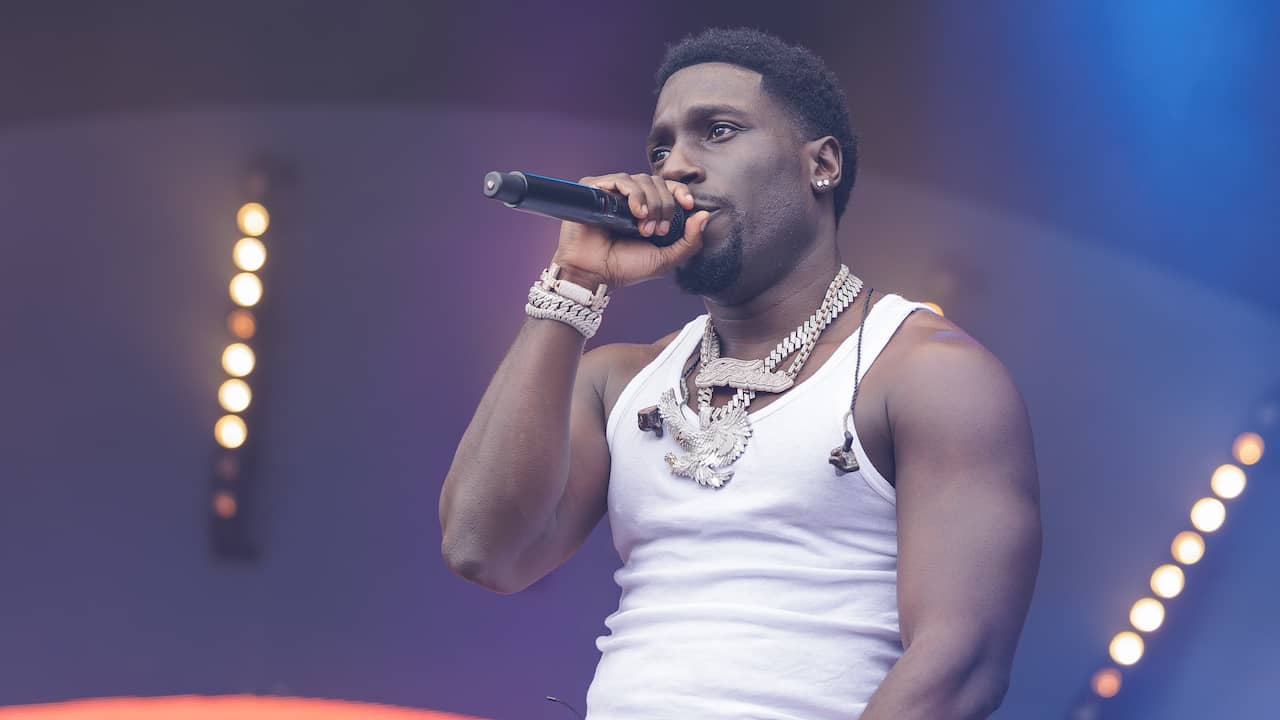 Rapper Frenna blikt terug op zijn carrière tot nu toe met nieuwe tour | Muziek | NU.nl