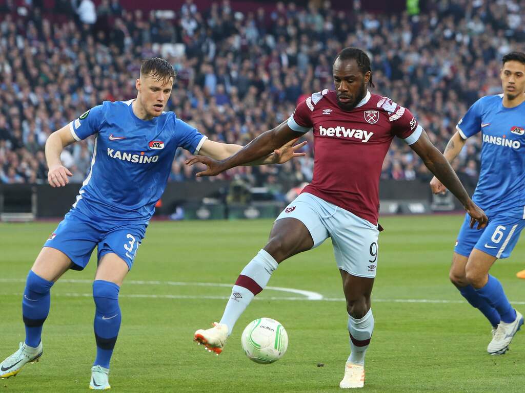 Beukema zong mee met clublied West Ham: 'Dit is mijn favoriete Engelse club' | Voetbal | NU.nl