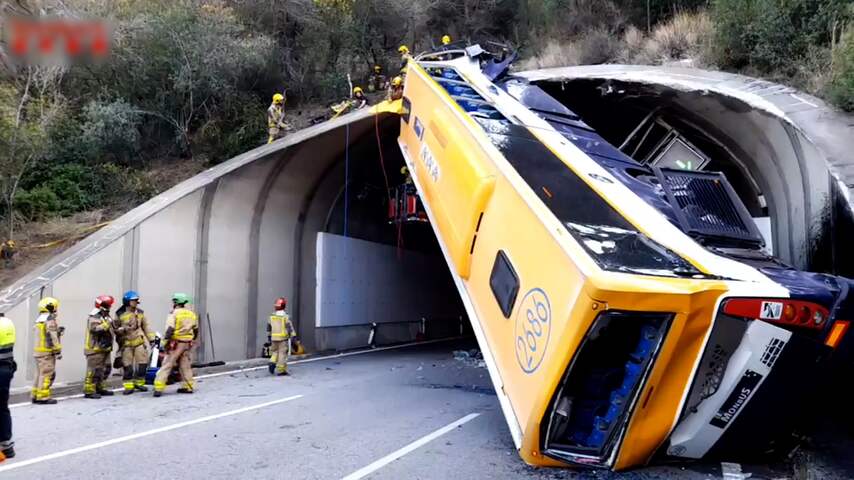 Bijna veertig gewonden na busongeval bij verkeerstunnel in Catalonië | Buitenland | NU.nl