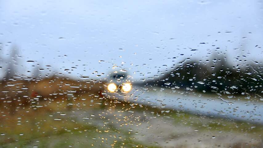 Weerbericht: Regen, natte sneeuw en code geel om zware windstoten | Binnenland | NU.nl
