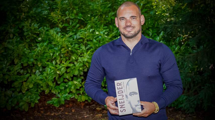 Wesley Sneijder over boek: 'Ik weet zeker dat Yolanthe trots op me is ...