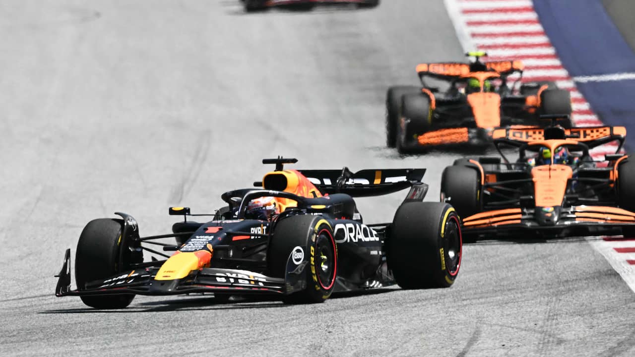 Verstappen slaat aanval Norris af en wint sprintrace in Oostenrijk | Formule 1 | NU.nl