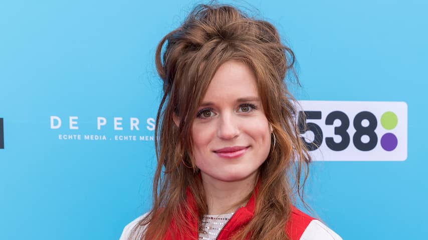 Zangeres Merol vindt liefdesliedjes onrealistisch geromantiseerd ...