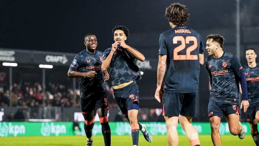 FC Utrecht neemt tweede plaats over van Ajax na eenvoudige zege bij Almere | Sport | NU.nl