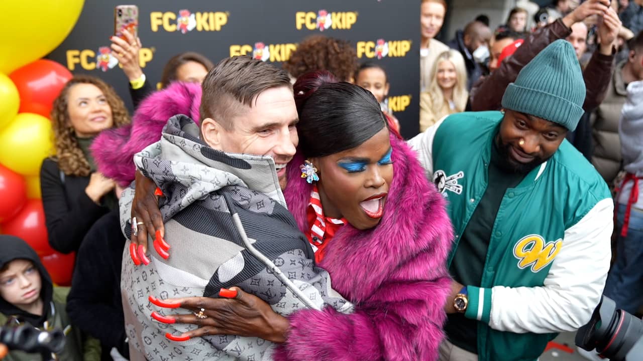 Judeska warm onthaald bij opening FC Kip in Rotterdam | NU.nl