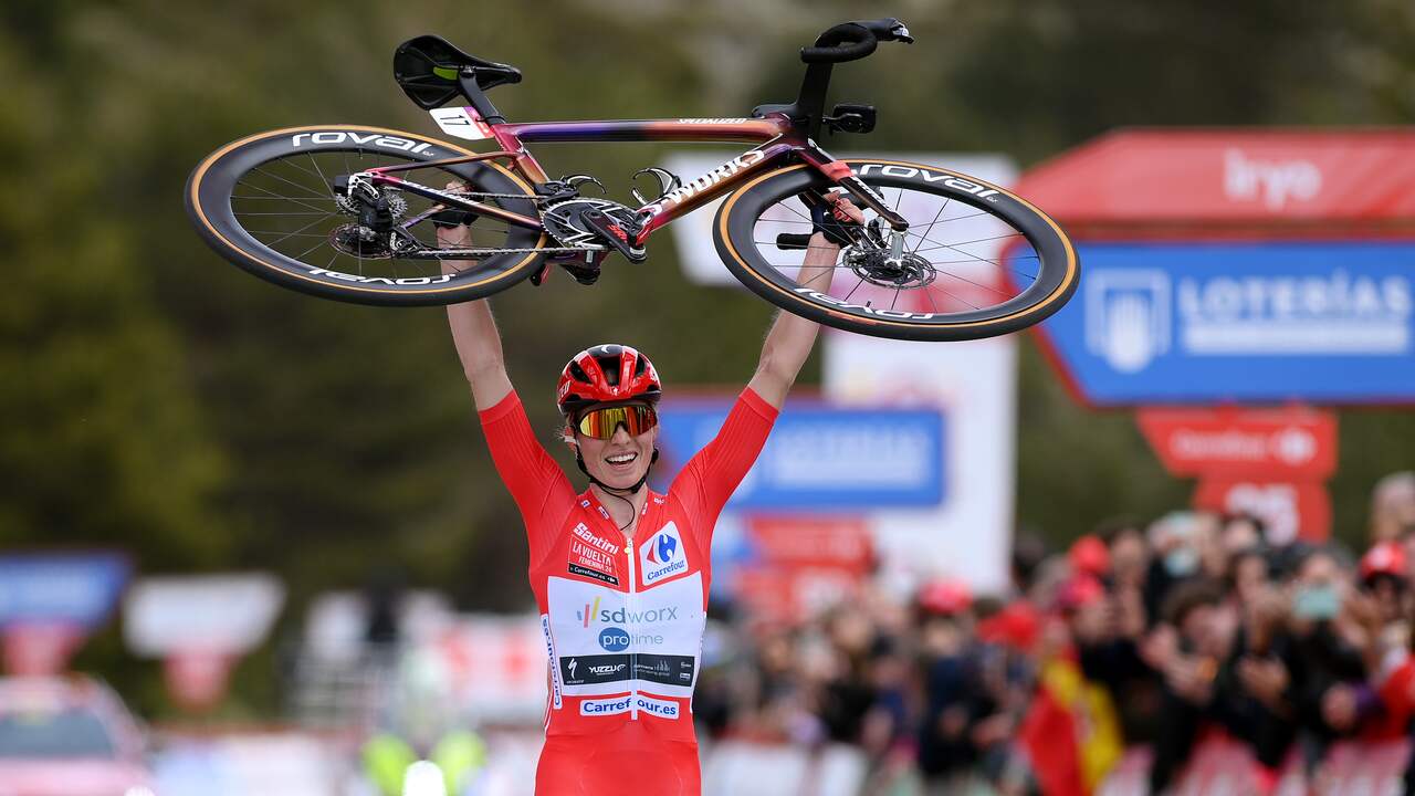 Demi Vollering wint Vuelta in stijl met galavoorstelling op laatste klim | Wielrennen | NU.nl