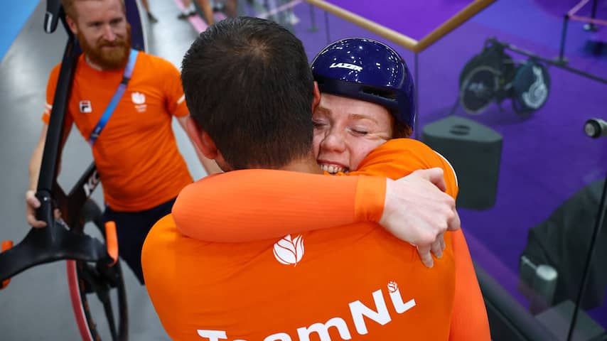 Baanwielrenster Hetty van de Wouw verrast met olympisch zilver op keirin | Olympische Spelen | NU.nl