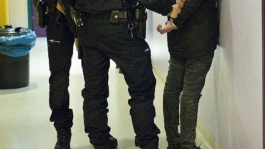 Bezoekers fastfoodrestaurant raken slaags met medewerker en agenten ...