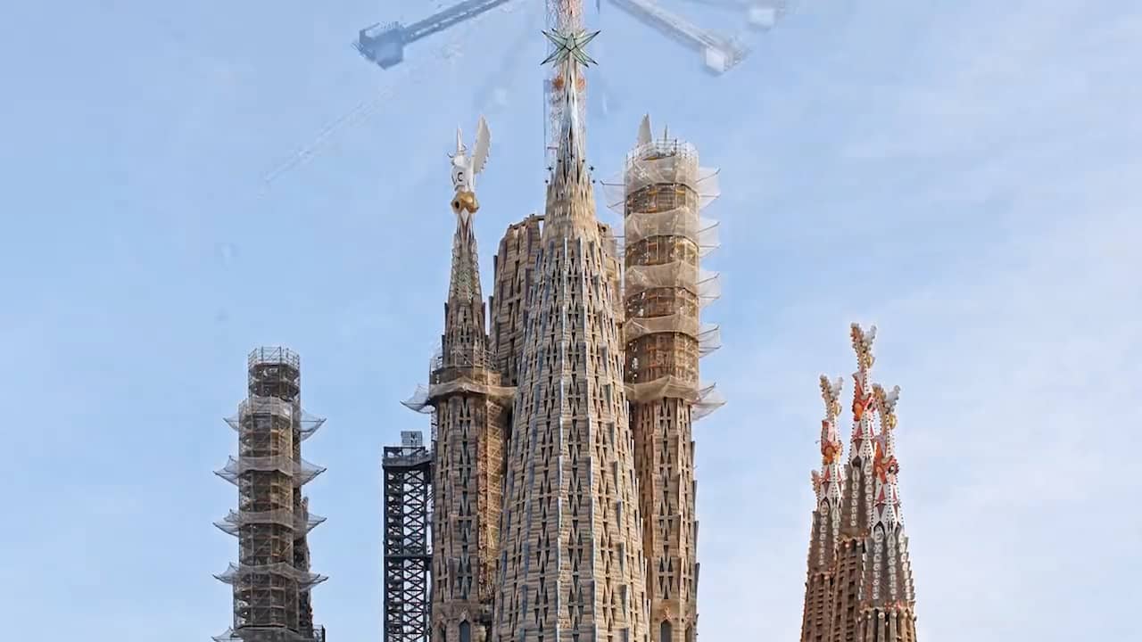 Timelapse toont afronding nieuwste torens Sagrada Familia | NU.nl