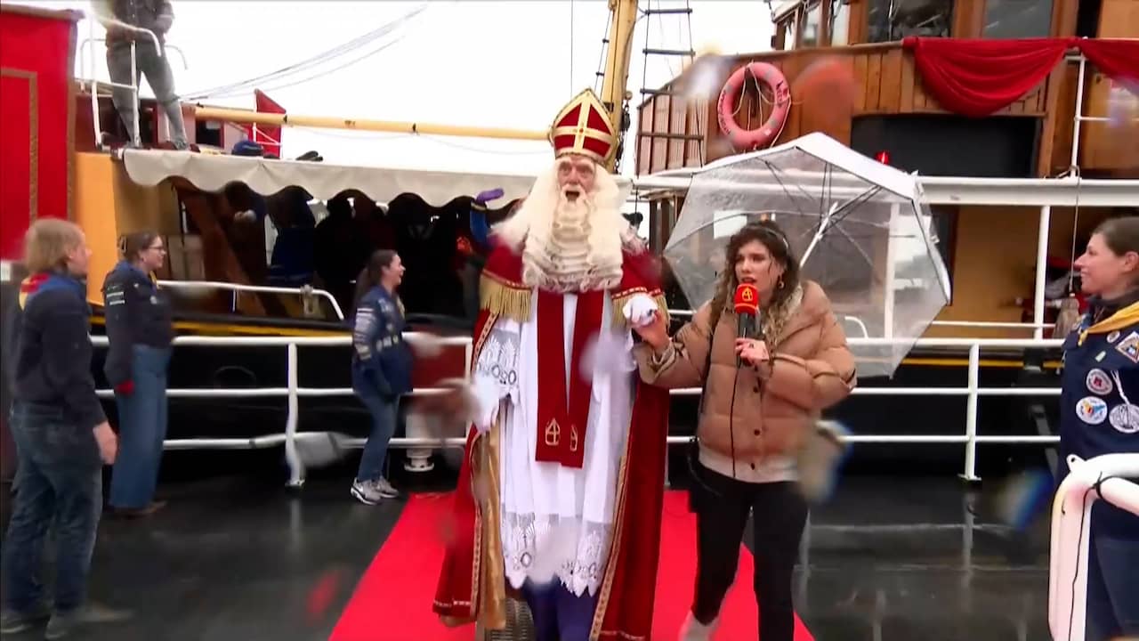 Duizenden kinderen verwelkomen Sinterklaas in Gorinchem | NU.nl